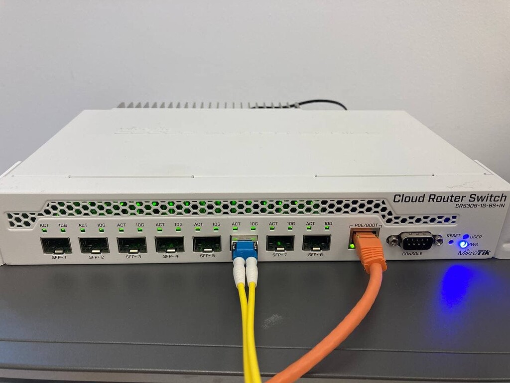 Mikrotik CRS309-1G-8S+IN - All LED lights on ports always on - MikroTik ...