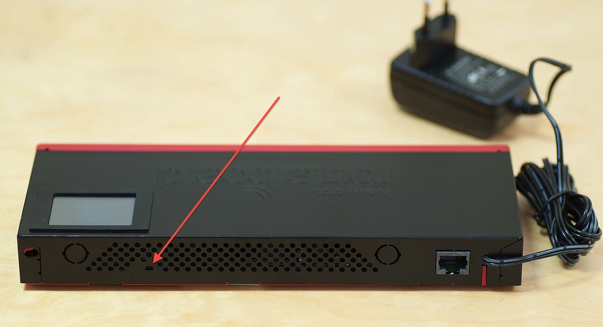 rb2011 reset button - Beginner Basics - MikroTik community forum