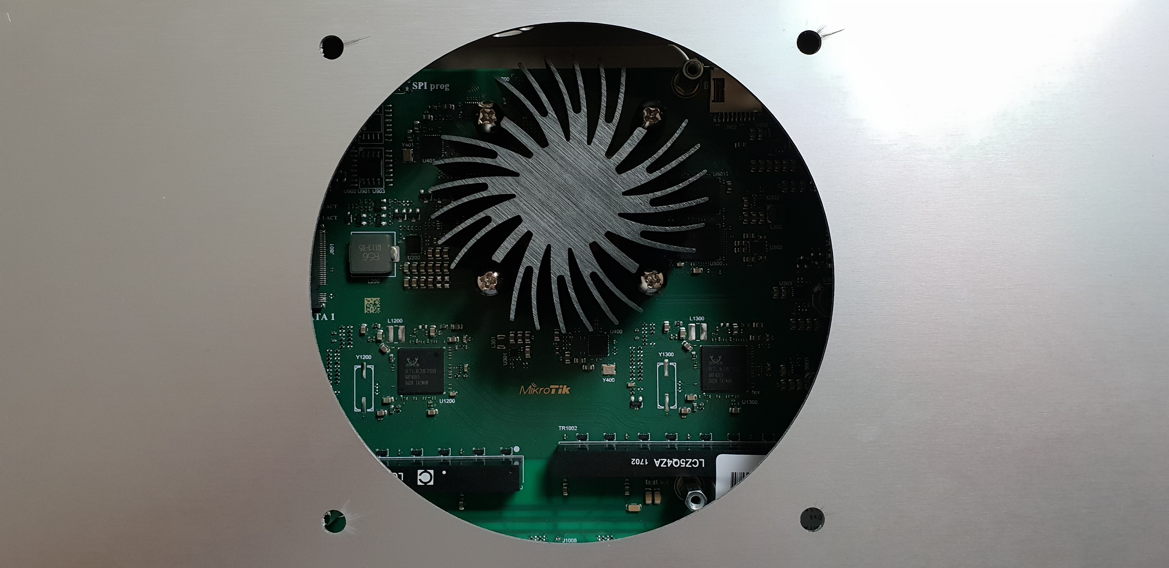 [TUTORIAL] adding a fan to RB1100AHx4 Dude Edition router - MikroTik ...