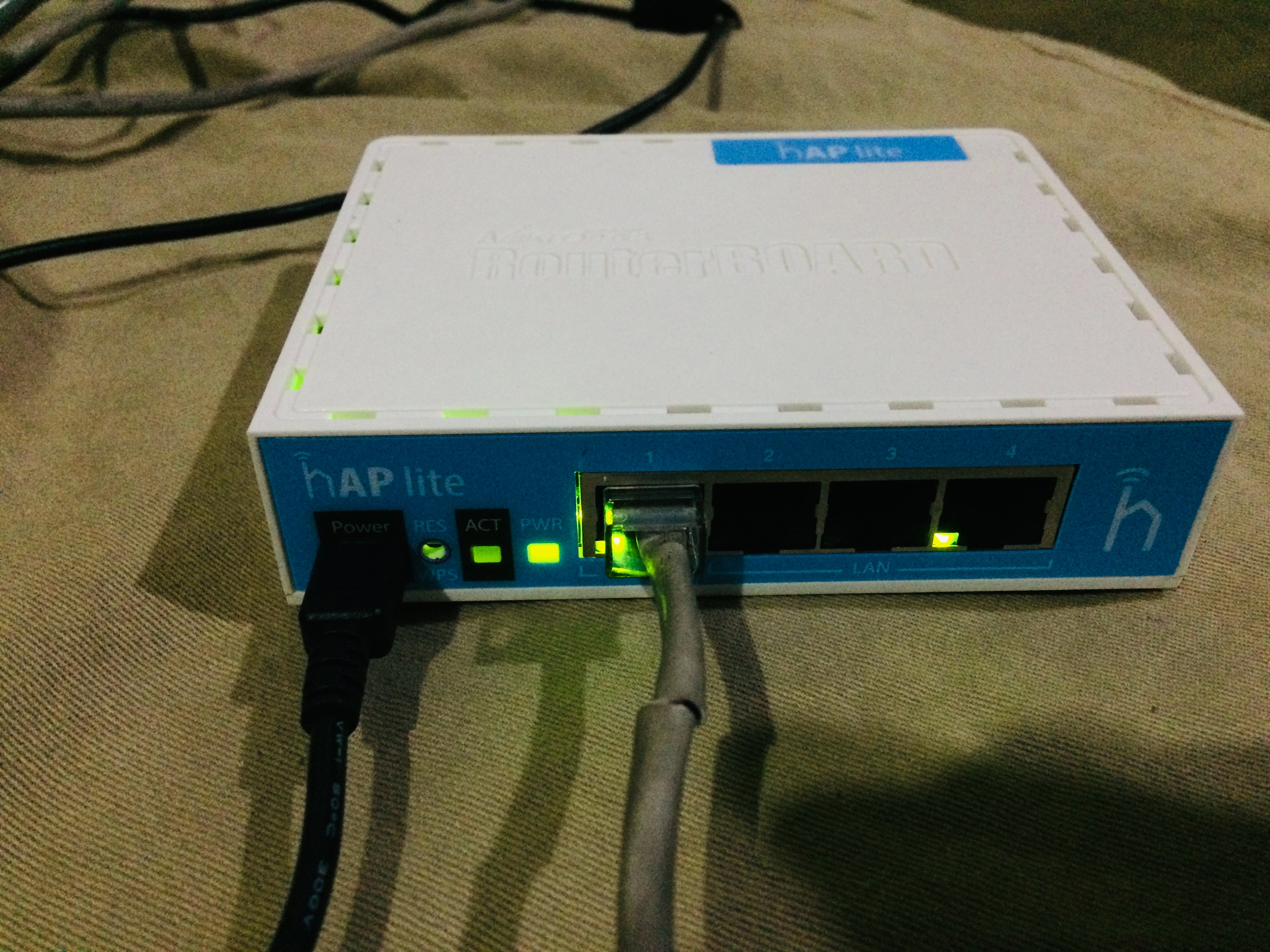 Mikrotik haplite have port 3-4 led lighting up without cable plugged in ...